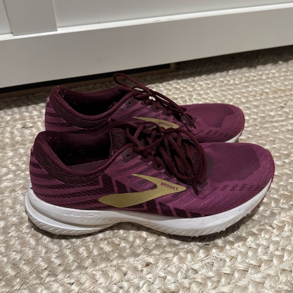 Brooks | Shoes | Brooks Womens Running Shoes Maroon And Gold | Poshmark